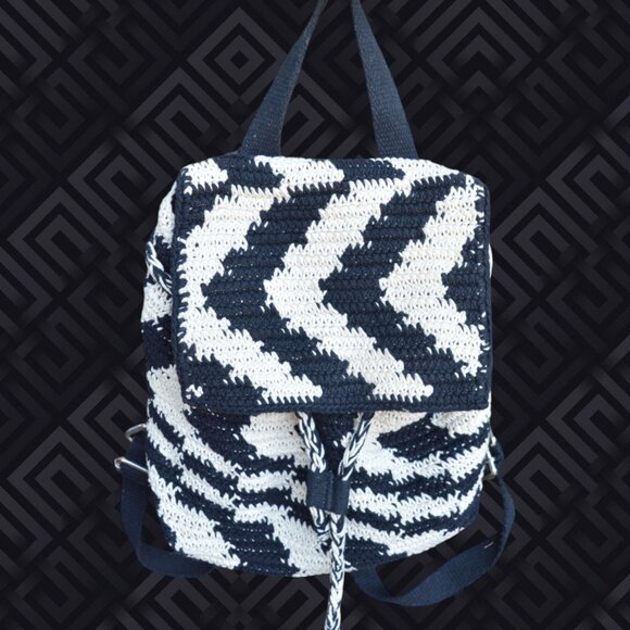 wild fable | Bags | Wild Fable Black And White Chevron Knit Small ...